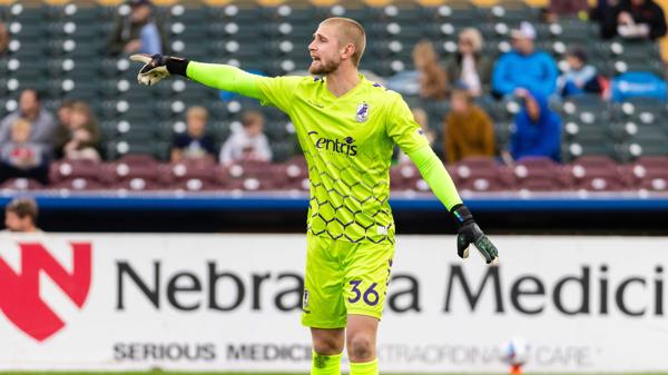 Forward Madison FC signs goalkeeper Wallis Lapsley