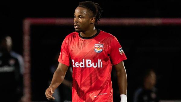 Toros sign midfielder Michael Knapp