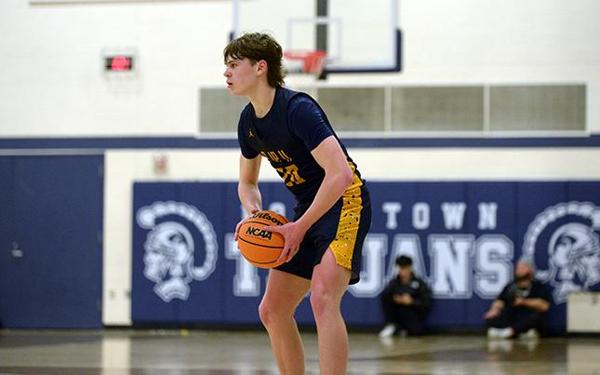 Pekofsky, Pope John Paul II outlast Pottstown