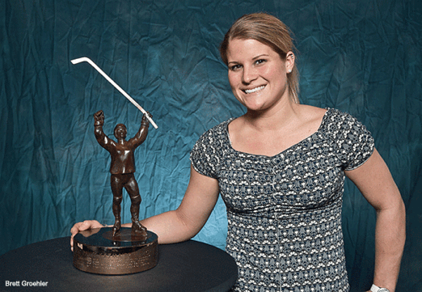 Brianna Decker Wins 2012 Kazmaier Award