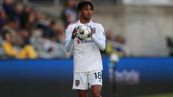 North Carolina adds defender DJ Benton for new season