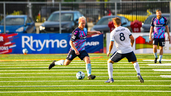 Forward Madison Re-Signs Eric Leonard