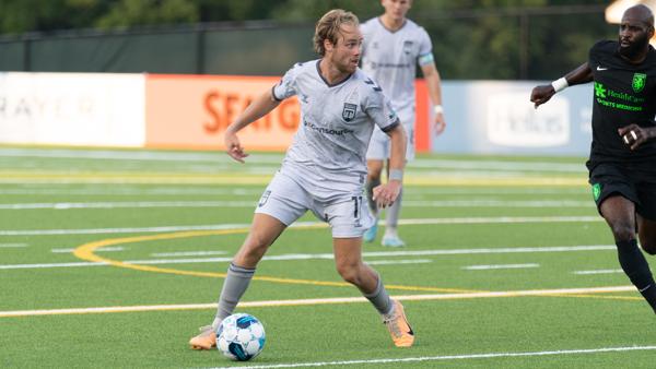 Madison sign former All-League midfielder Devin Boyce