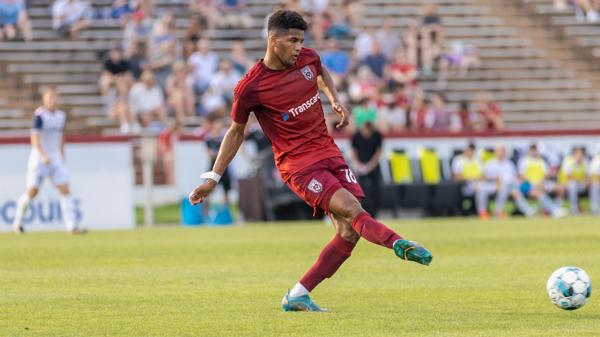 Knoxville sign League One champion DJ Benton