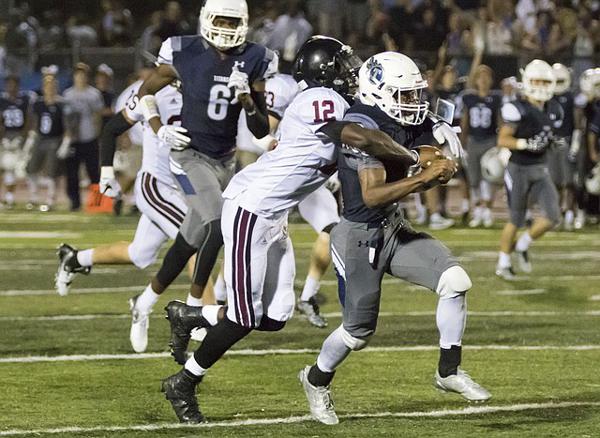 Titans lance Lawrence, 28-7