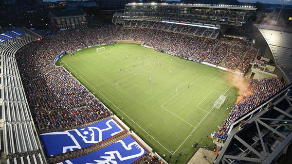 FCC Awed by Record Opener of 23,144