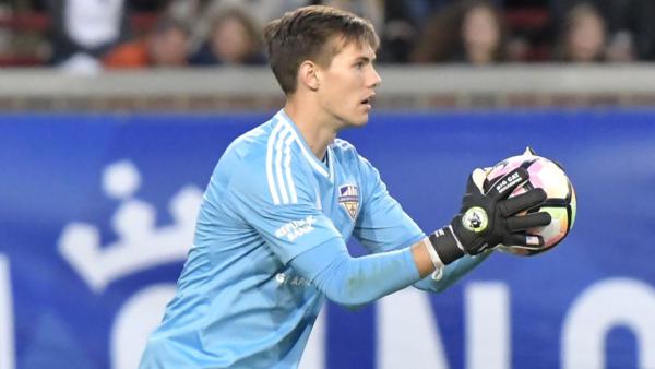 Dobrowolski Grabs Fans’ Choice Save of the Week