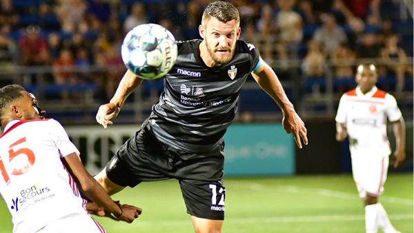 Veteran Defender Venter Signs with Kickers