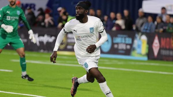 Monterey Bay F.C. re-signs veteran Hugh Roberts