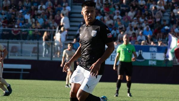 Oakland signs midfielder Daniel Gomez