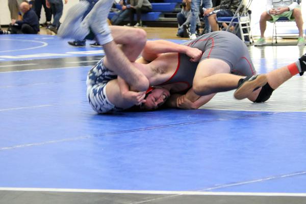 White Hawks Wrestlers Have 5-1 Record Going Into Break
