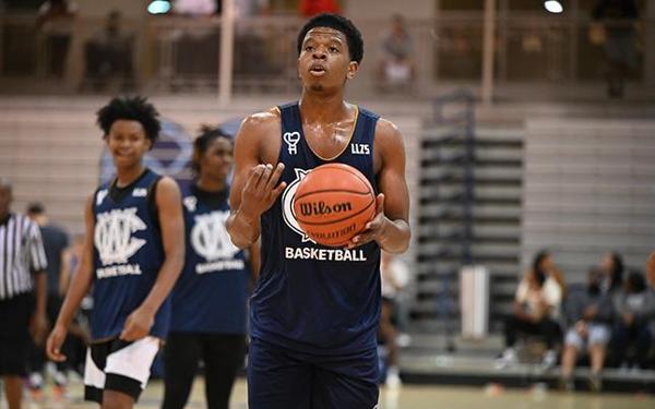 West Catholic's Zion Stanford commits to Temple