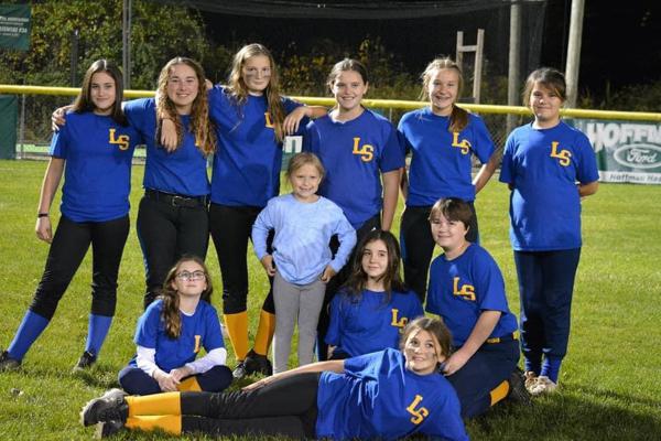 12U Fall Softball Team Celebrates Successful Season