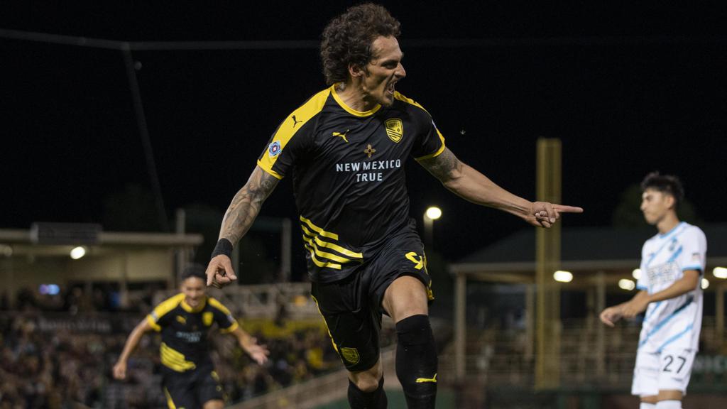 New Mexico legend Devon Sandoval re-signs with club