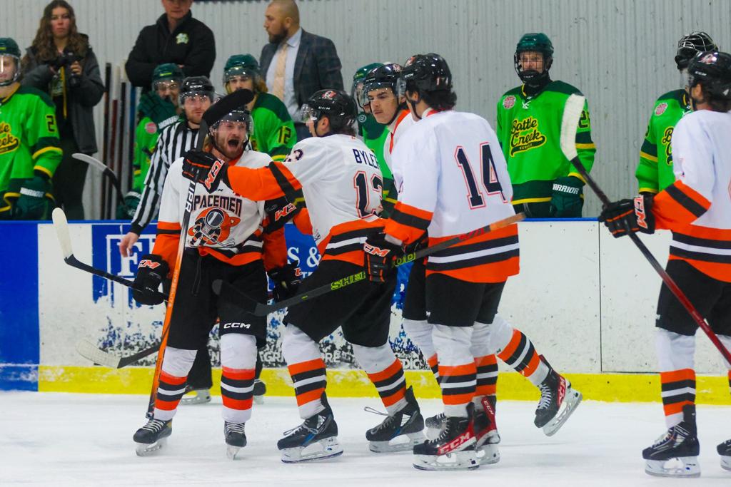 The Fort Wayne Spacemen Premier travel to Mount Clemens Ice Arena!
