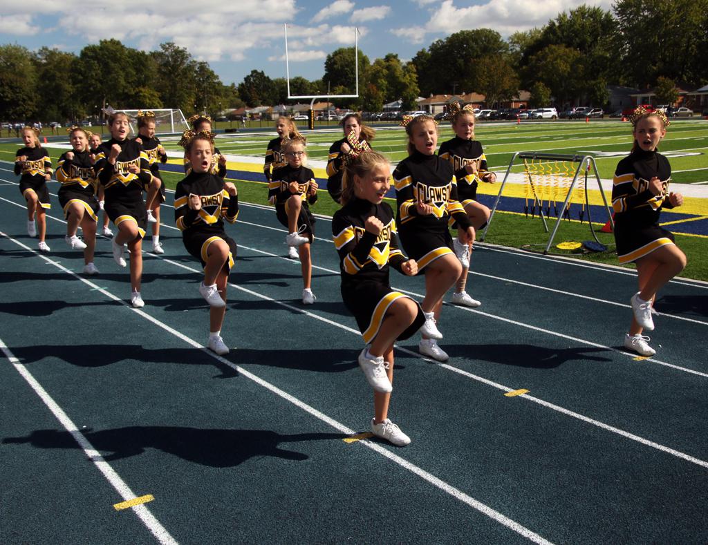 Clawson Maverick Cheer