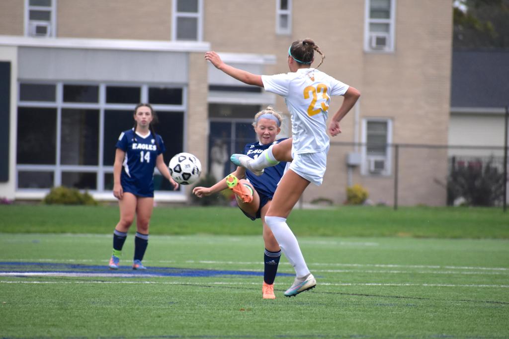 PCL GIRLS SOCCER: A Player Beyond Her Years at St. Hubert, a Veteran ...