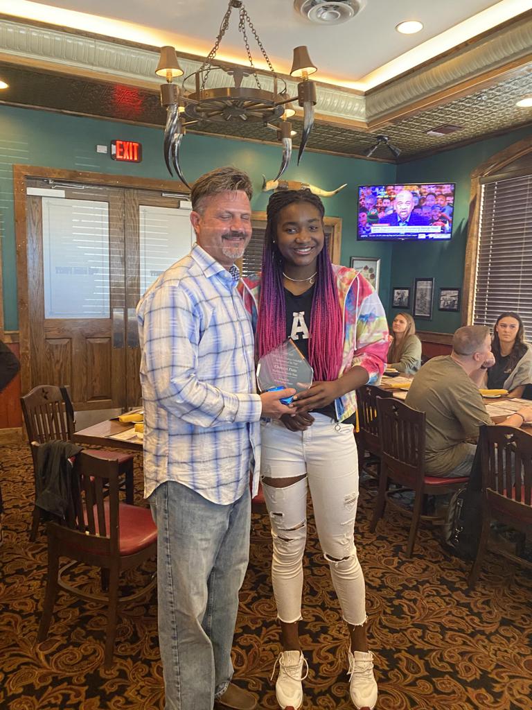 Pinto Named World Exposure Report Sophomore of the Year