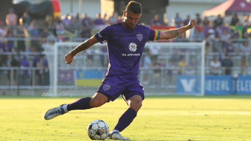 Niall McCabe re-signs with Louisville City FC
