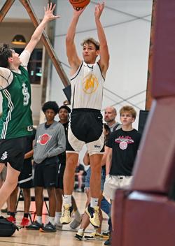Flurry of offers ends with Wood's Brady MacAdams headed to Marist